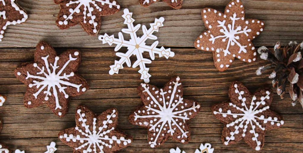 Новогоднее печенье (65 фото) Имбирное печенье. Расписные елки и снежинки